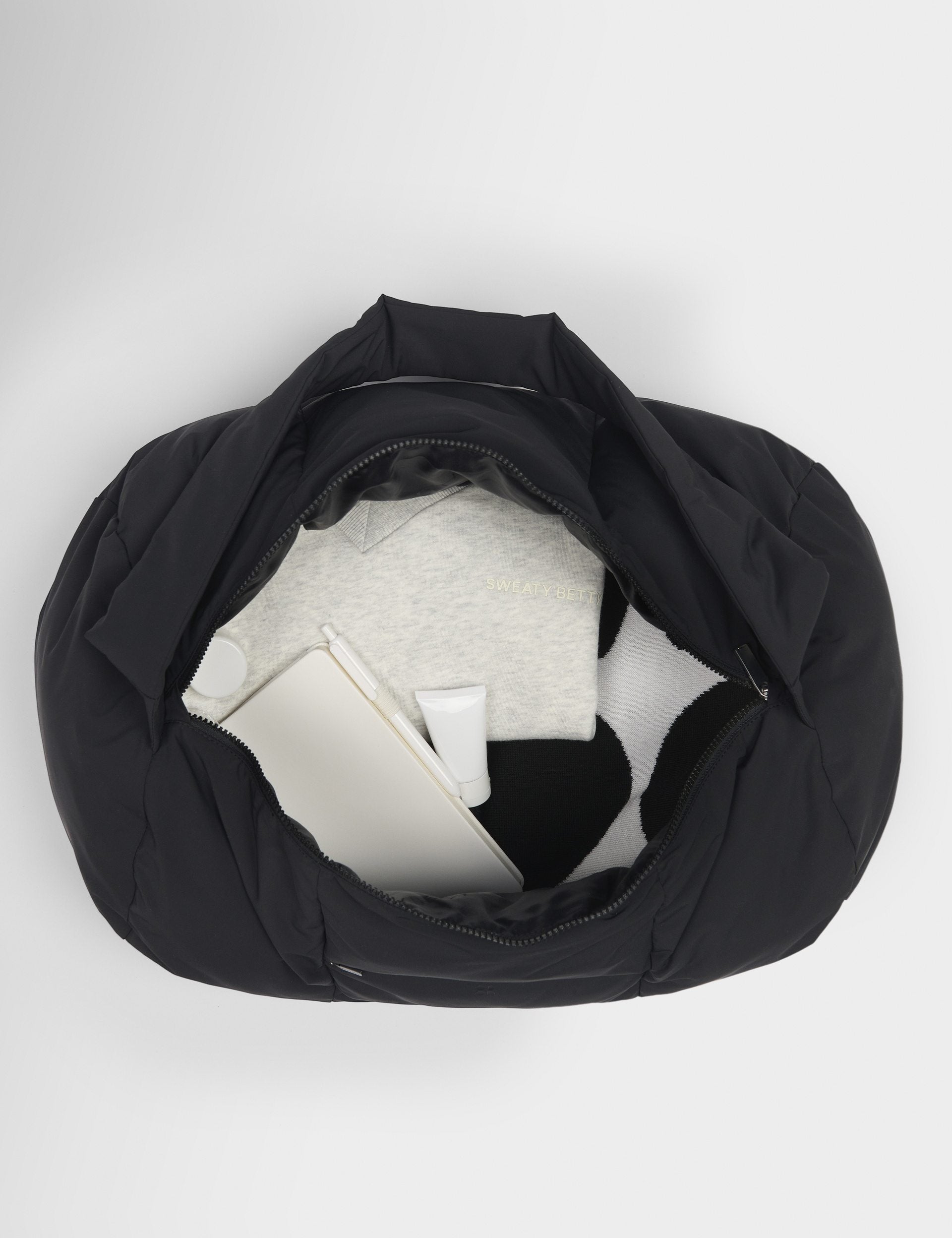 Sweaty Betty | Nimbus Cloud Duffel Bag - Black | The Sports Edit