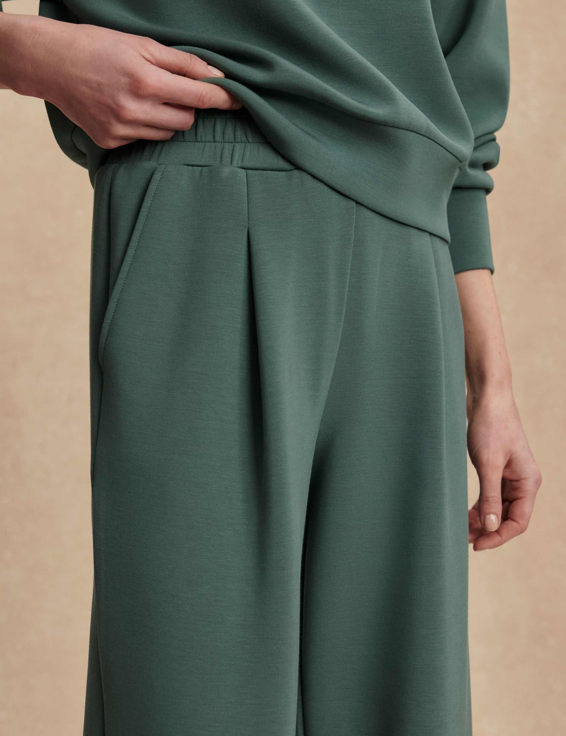 Varley | The Extra Wide Leg Pant 29.5" - Dark Forest | The Sports Edit