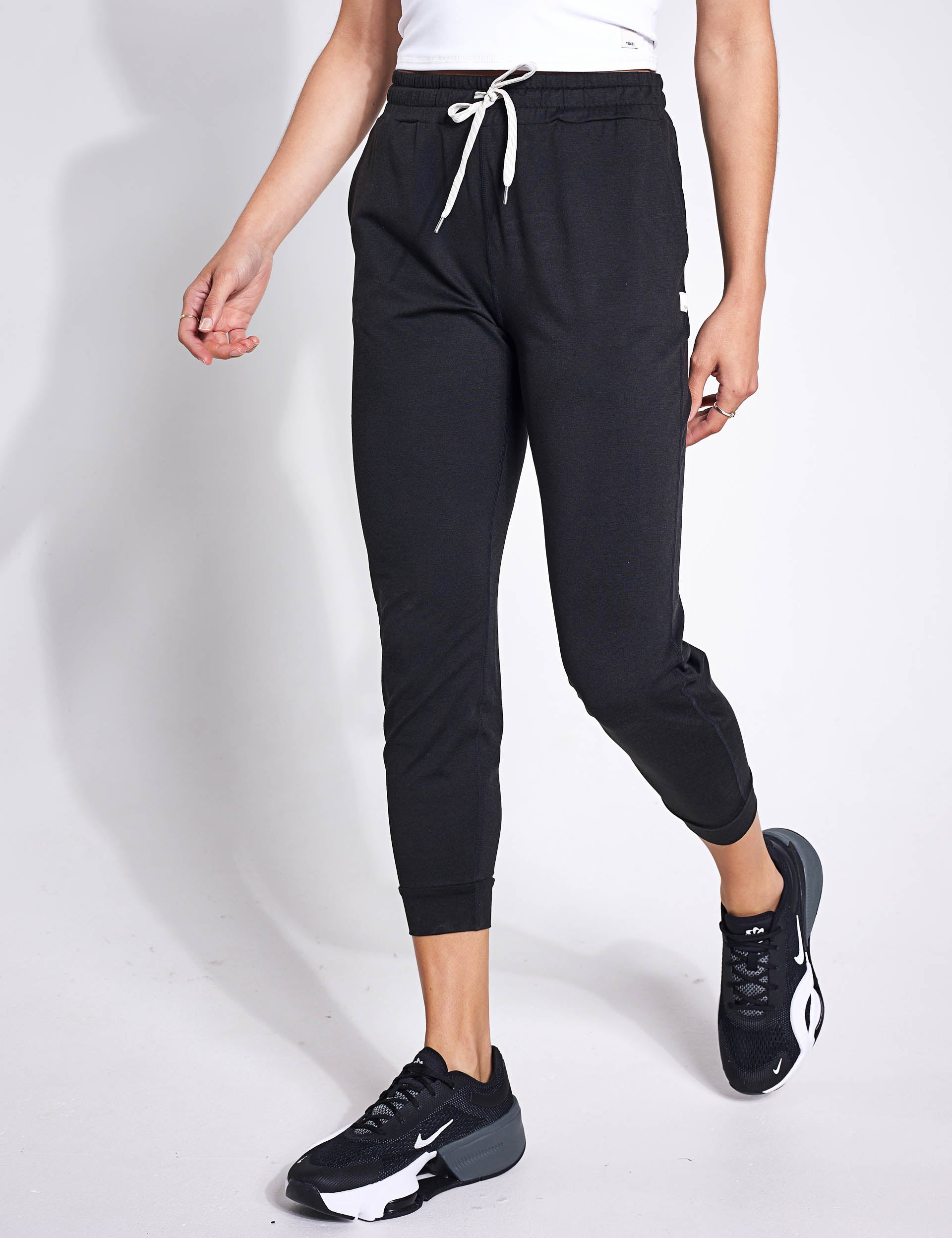 Vuori | Performance Jogger - Black Heather | The Sports Edit