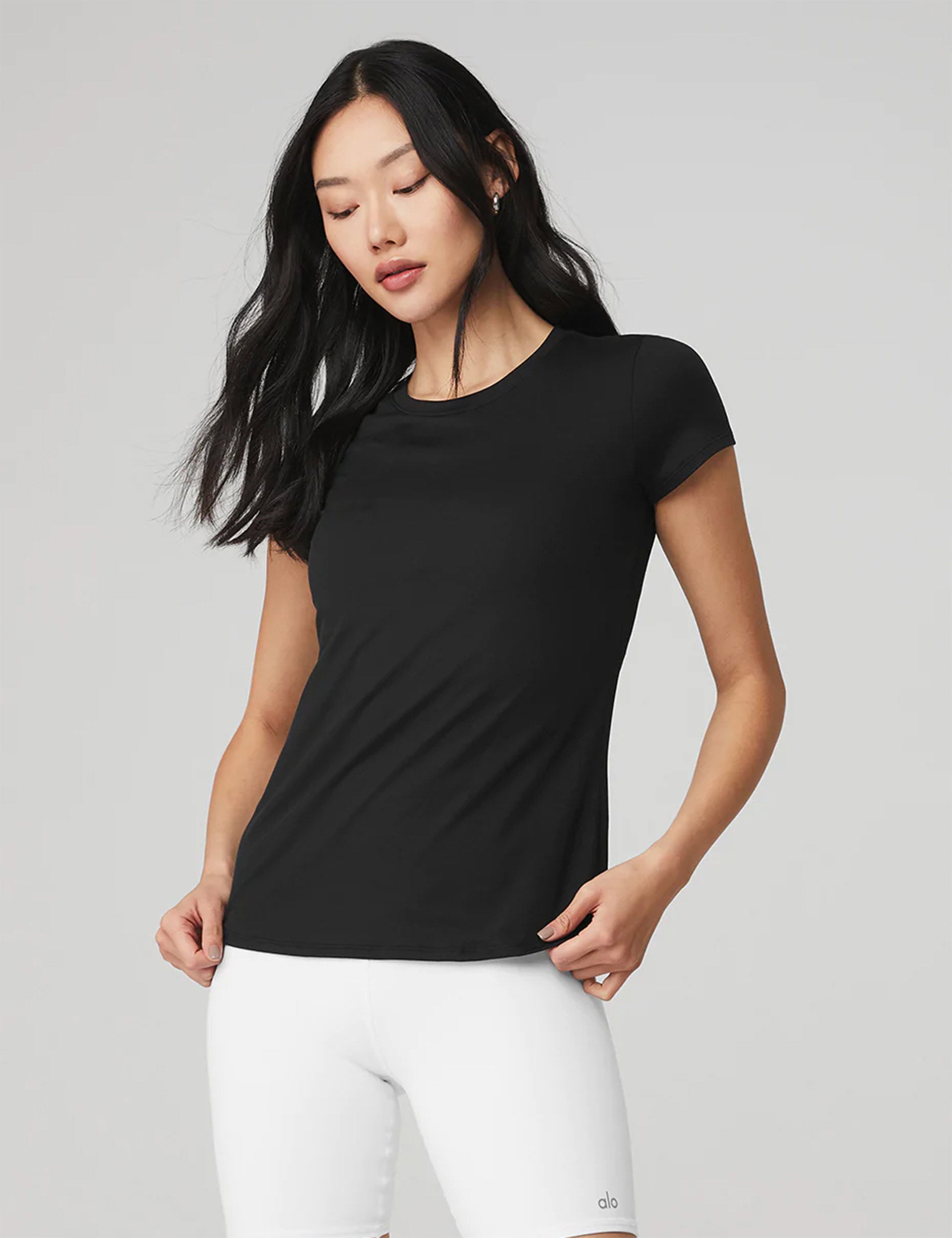 Alo Yoga | Alosoft Finesse Tee - Black | The Sports Edit